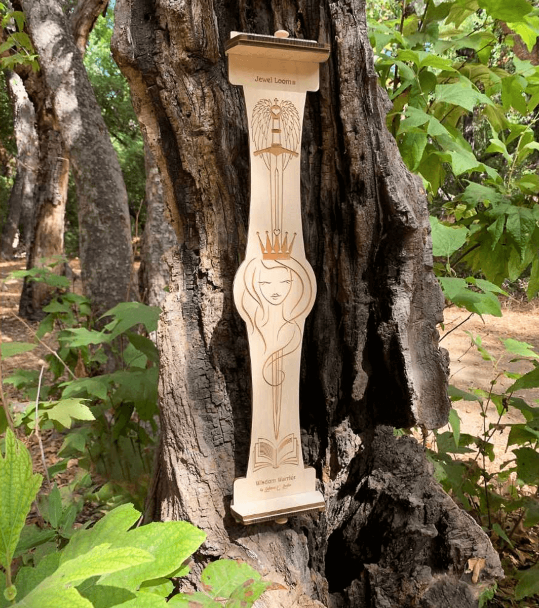 Jewel Loom / Julianna C. Avelar